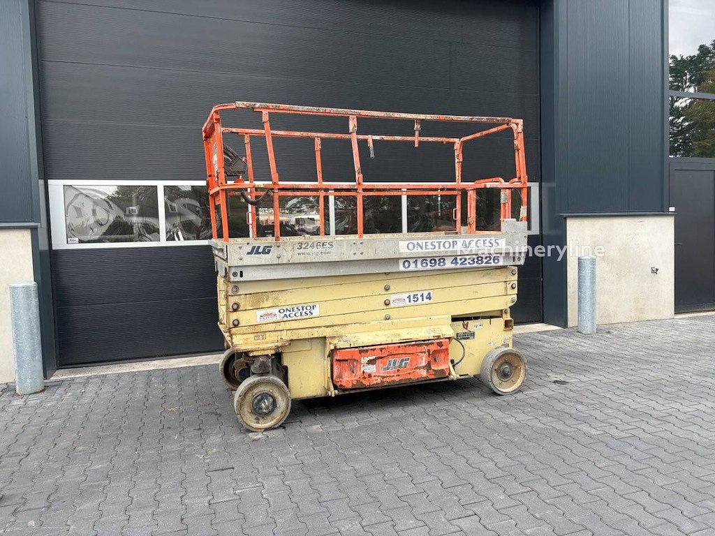 Prodaje se JLG 3246ES makazastu platformu na aukciji