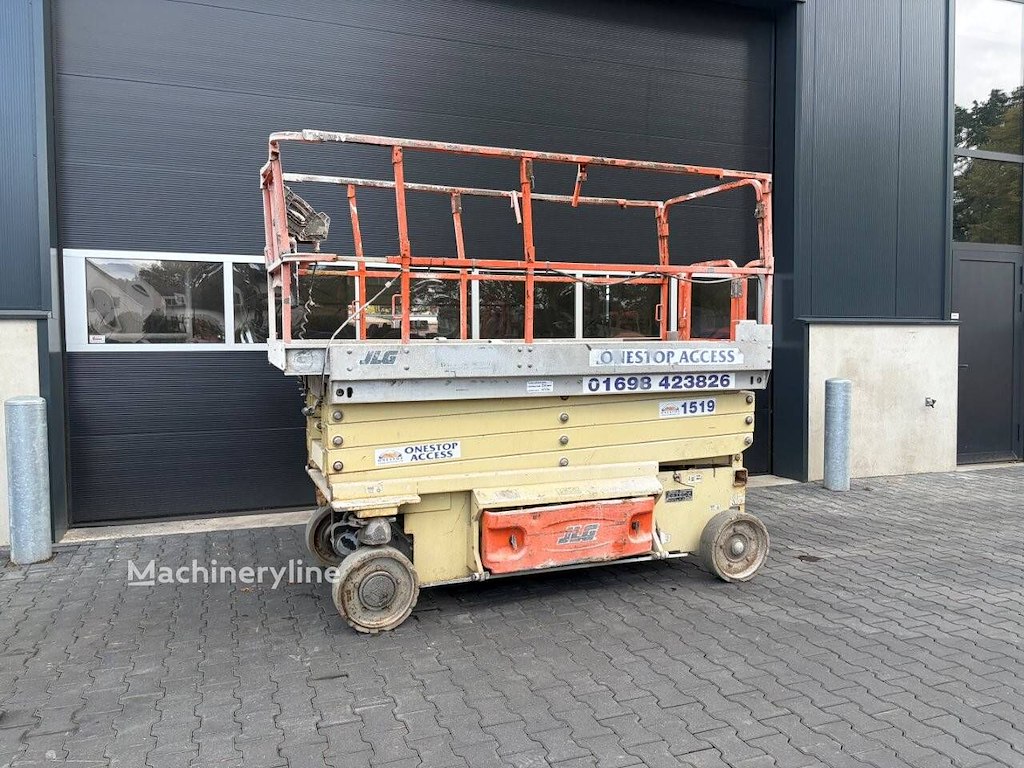 Prodaje se JLG 3246ES makazastu platformu na aukciji