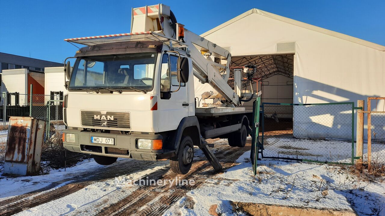 MAN auto dizalica s korpom