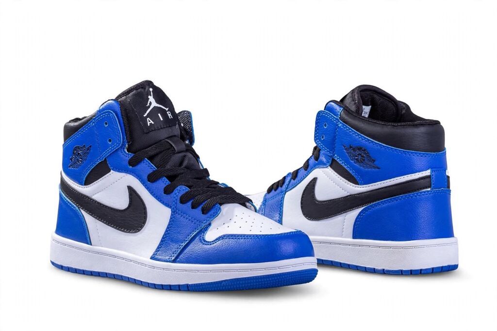 Nike Air Jordan 1 Mid – plavo/belo/crno - Silueta: klasični high-top