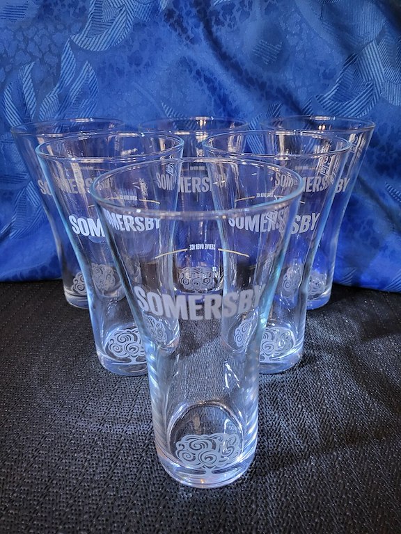 Case nove Somersby Case sve na njima odsjaj od svetla. Komada 6 u