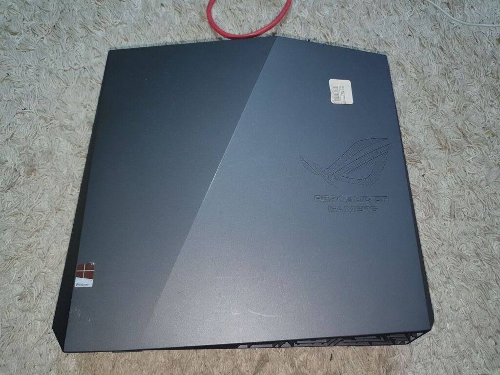 Prodaje se kuciste za delove ASUS G20BM 1A maticna ploca radi,ima dva
