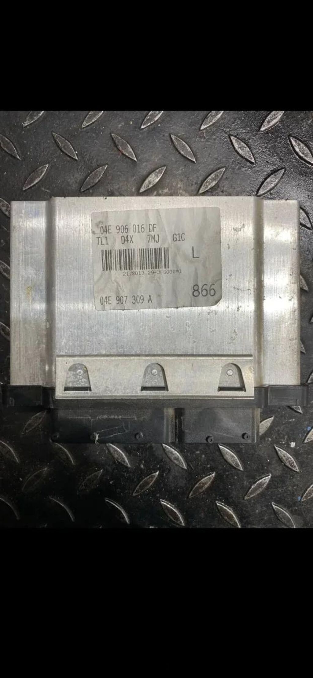 AUDI A3 8V MOTORNI RACUNAR 04E906016DF | Audi vw delovi zemun