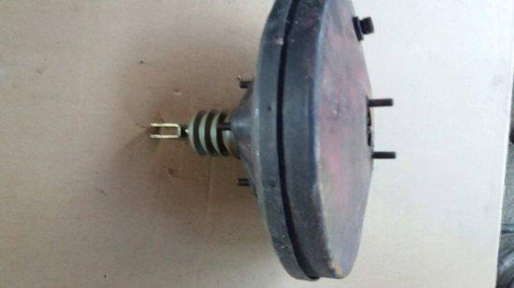 MERCEDES 123 VAKUM APARAT | mercedes 123 vakum aparat  je polovan