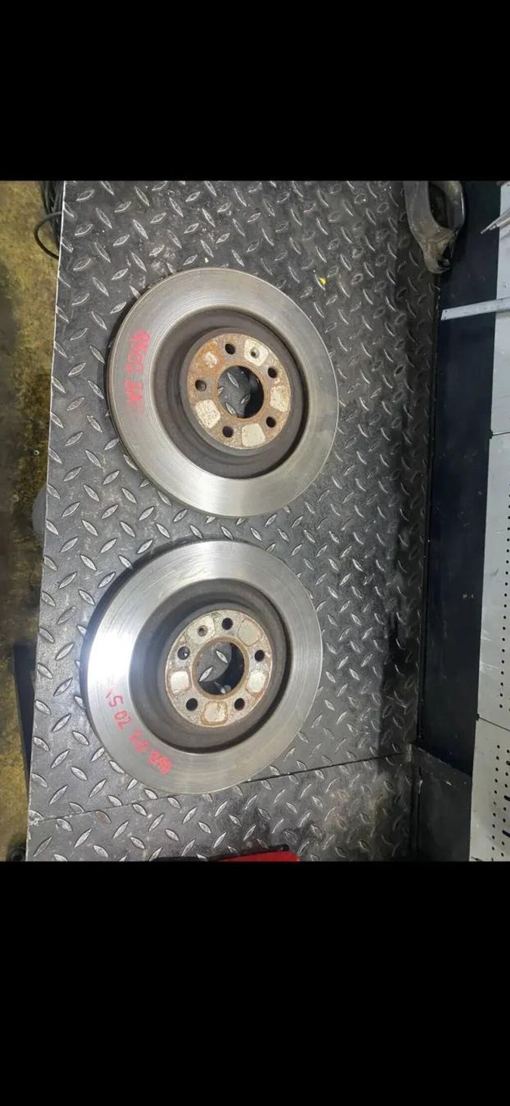 AUDI Q5 DISKOVI PREDNJI I ZADNJI | Audi delovi zemun altina