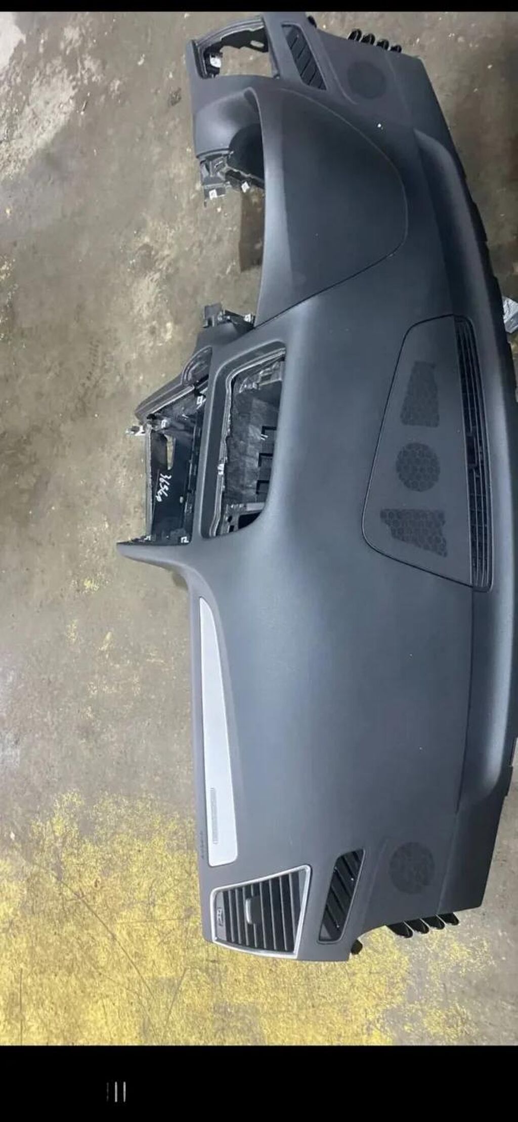 AUDI Q5 AIR BAG TABLA CRNA BOJA ORIGINAL | Aidi delovi ZEMUN