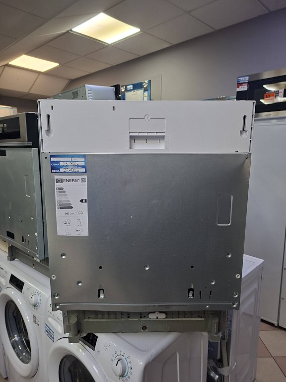 UGRADNA SUDO MAŠINA INDESIT D2I HKL326 , 14 KOMPLETA