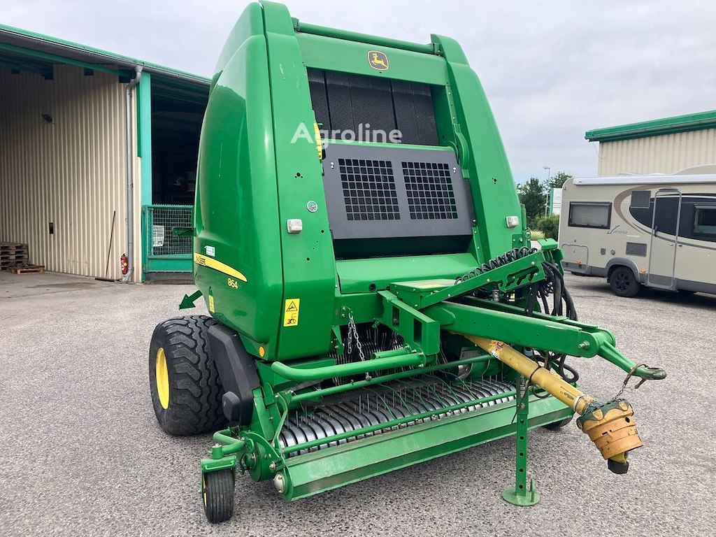 John Deere 864 balirka za okrugle bale