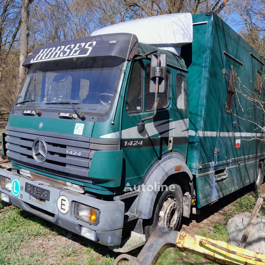 Mercedes-Benz 1424 vozilo za prevoz konja