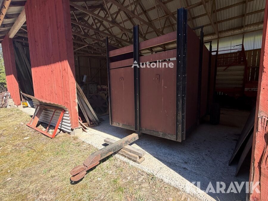 Prodaje se prikolicu za prevoz stoke na aukciji