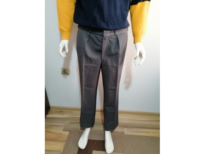 RASPRODAJA-PAKET od 5pari pantalona vel.L