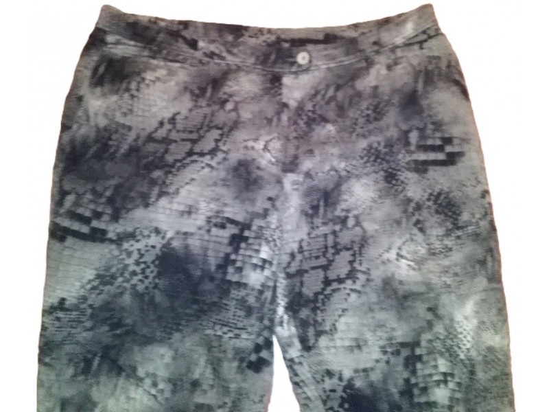VELIKE pantalone. Veličina 46. Pamuk 97% Elastin 3%