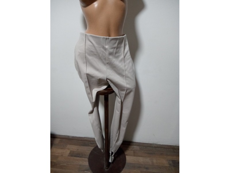H&M atraktivne rastegljive 44-46