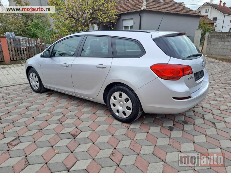 Opel Astra J
