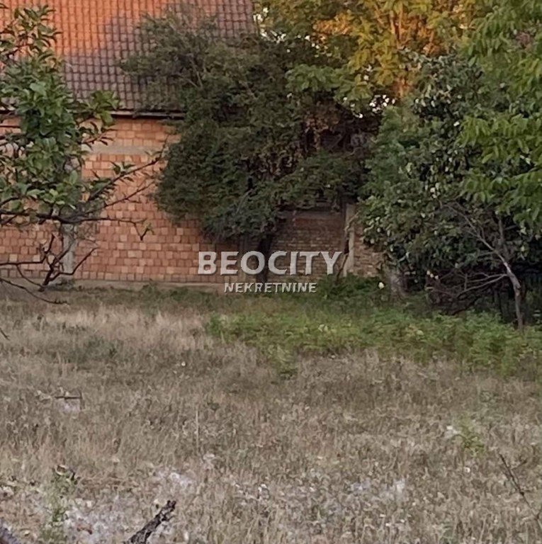 Plac, Beograd – Surčin (mesto) | Izdavanje · 3500m² · 1.300€