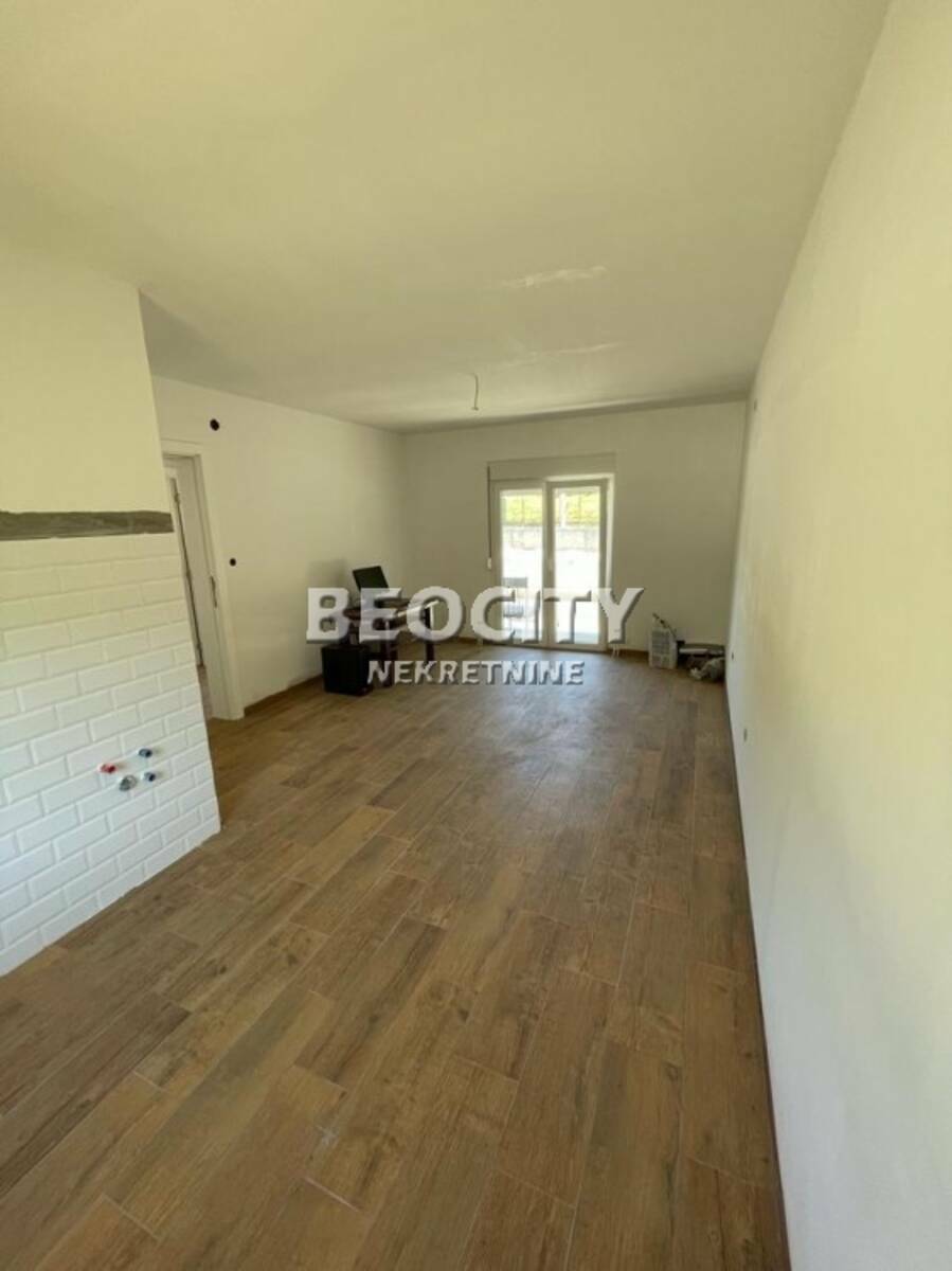 Poslovni prostor / Lokal, Beograd – Vrčin | Izdavanje · 56m² · 1.200€