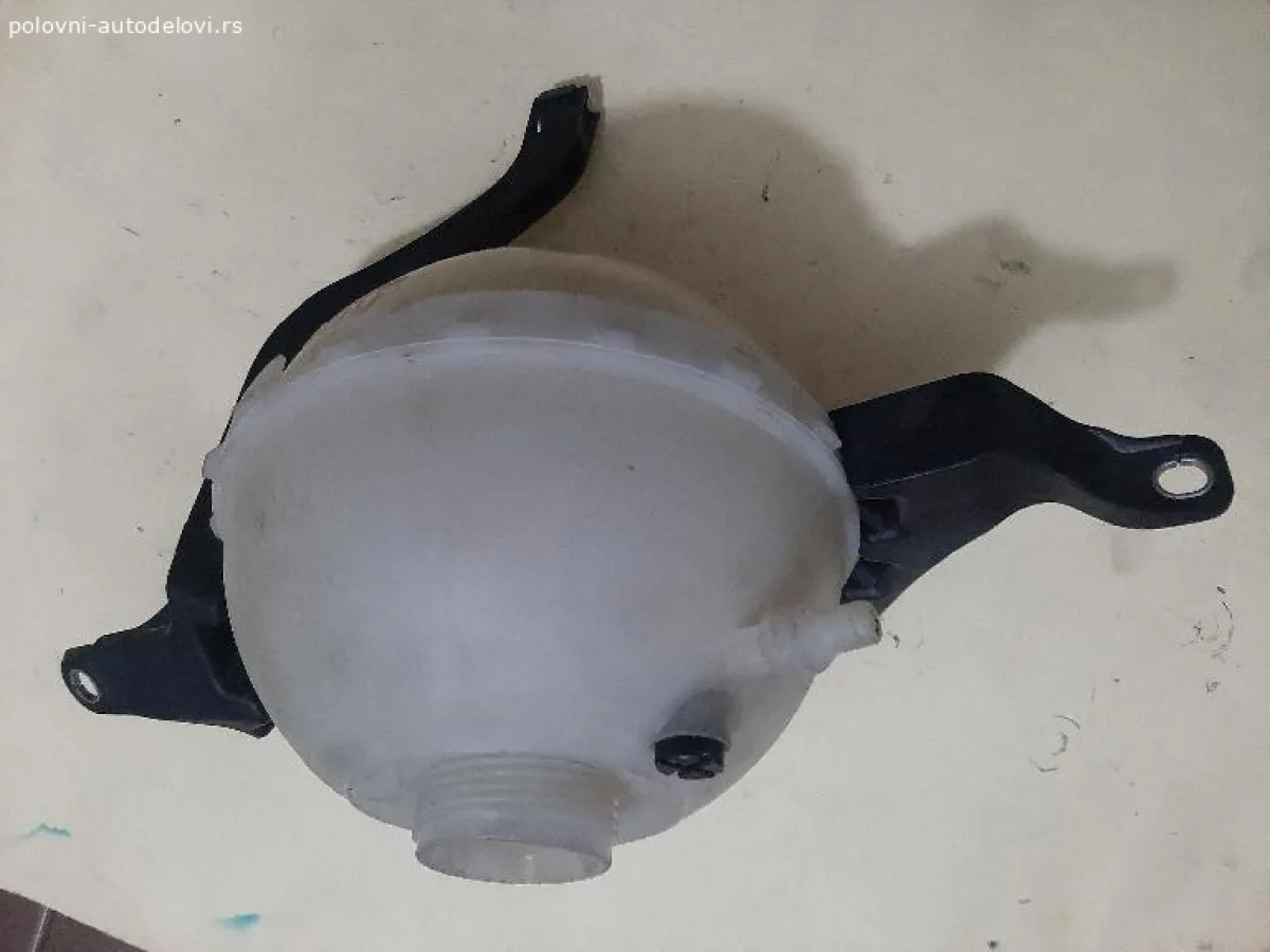 Eksplozivna boca za antifriz BMW F10