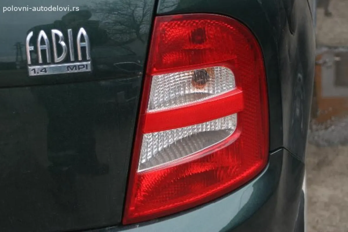 Skoda Fabia stop svetlo D