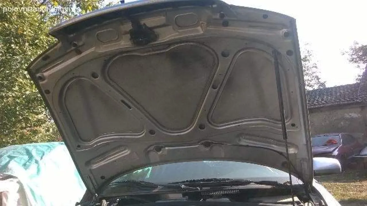 Prodajem amortizer haube za Audi A4 B5 1,8 benzin