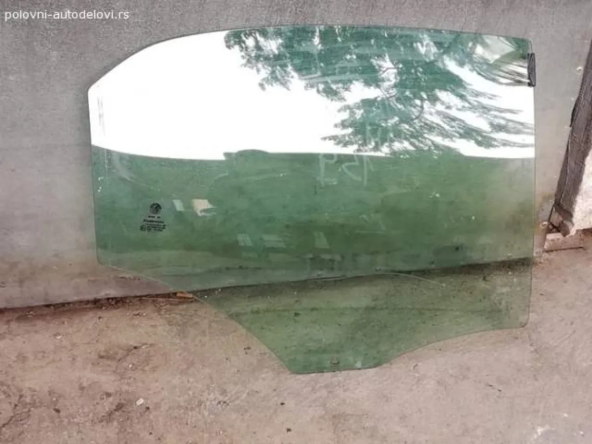 Zadnje levo staklo za Alfu 159 limuzina