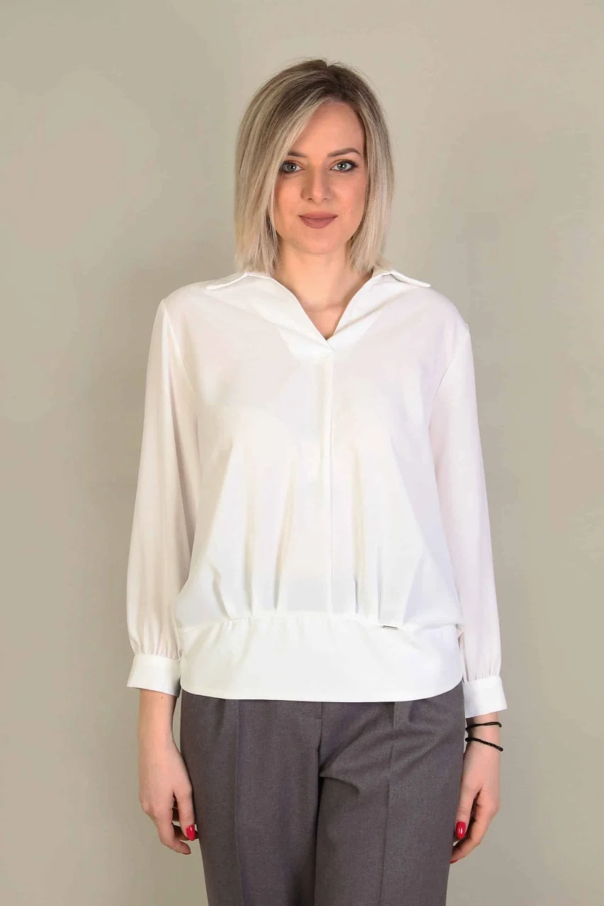 Bela elegantna bluza sa kragnom