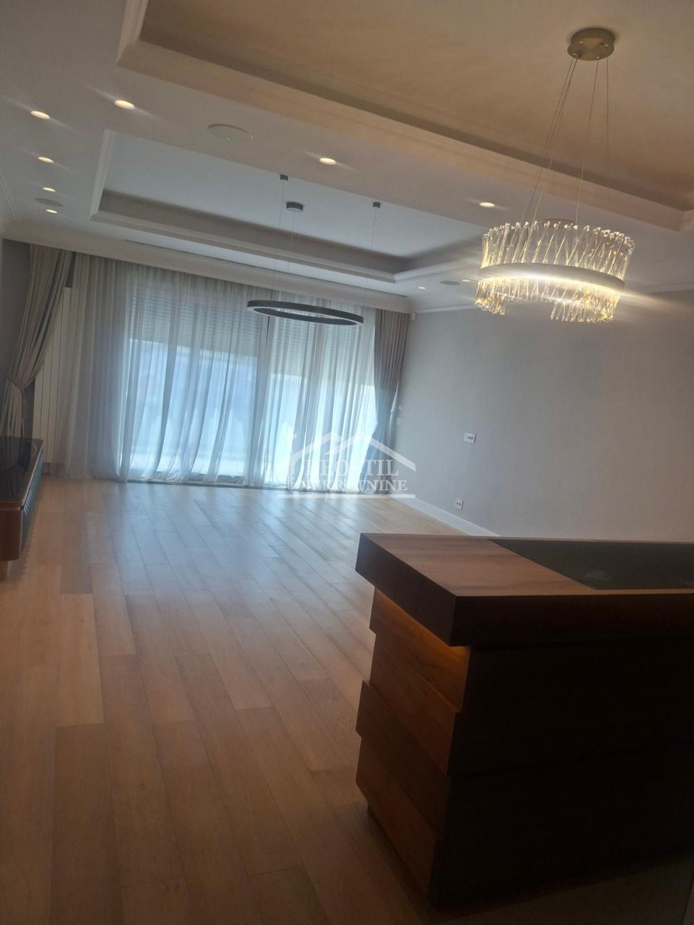 Četvorosoban stan za izdavanje, Hram Svetog Save, Beograd, 137m², 3.000 €/mes