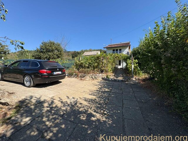Vikend kuća 55m2,uknjižena,na 10ari placa
