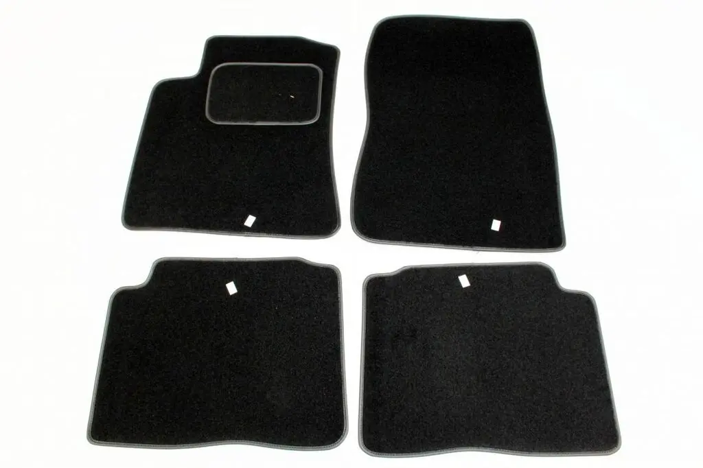 OEM Tepih patosnice MITSUBISHI Pajero (2006+), 4 komada, Crne