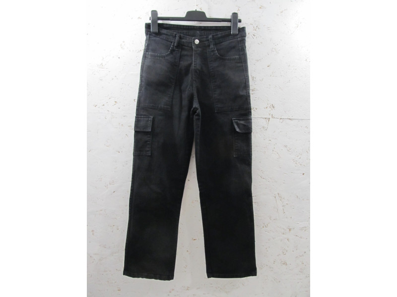 M.R. crne moderne pantalone sa džepovima vel. 30