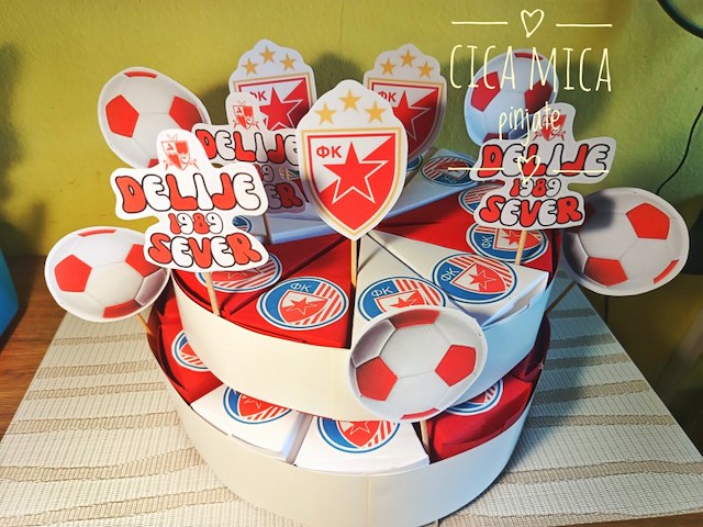 Torta os kartona crvena zvezda