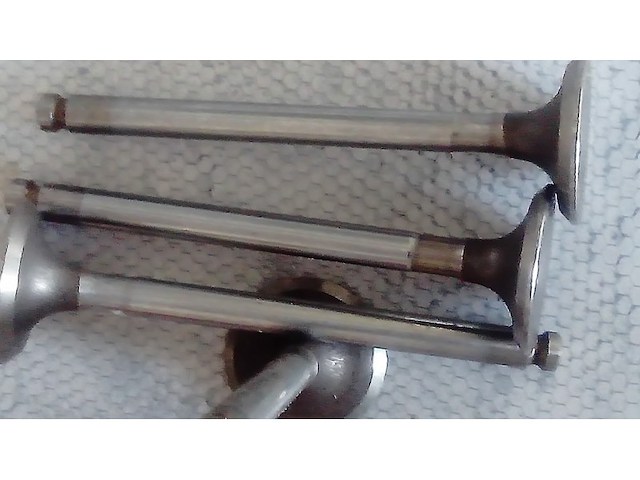 set izduvnih i usisnih ventila  za yugo 45