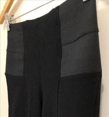 Crne pantalone / helanke (36)