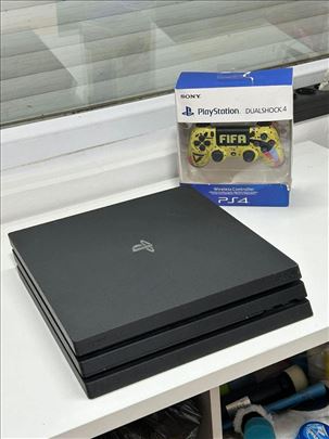 Sony Playstation 4 Pro Cipovana/Puna hit igrica!