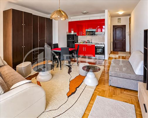 Izdaje se odlična garsonjera u Duvaništu, 38m2 sa