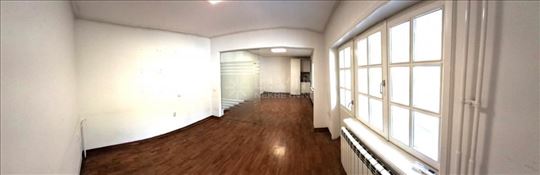 Poslovni prostor 60m2 . Tc Sumice, Ustanička