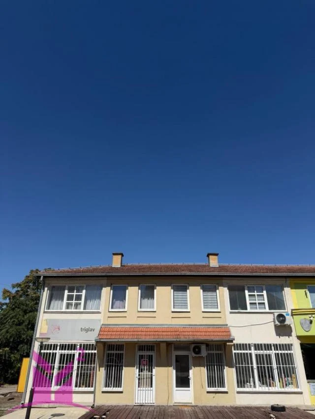 * Žabalj - Centar * Poslovni prostor sa apartmanima
