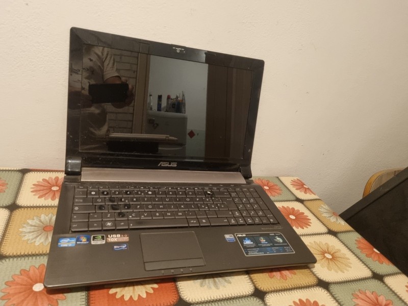15,6 asus X5MS i7 2630QM neispravan