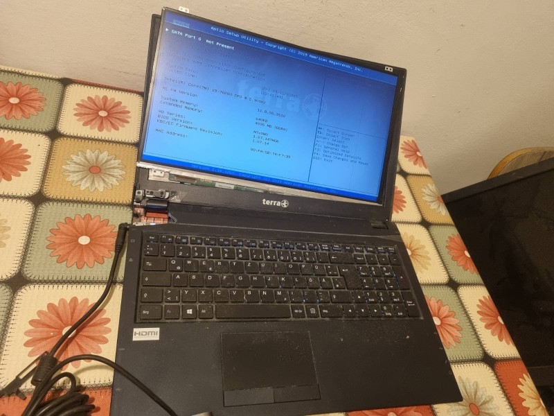 terra 15,6 inca i3 7020U 2,3 ghz