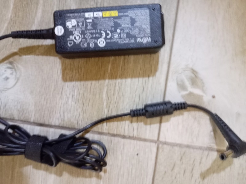 Fujitsu Siemens ADP40PH AD 20v2a 5.5x2.5mm 40W