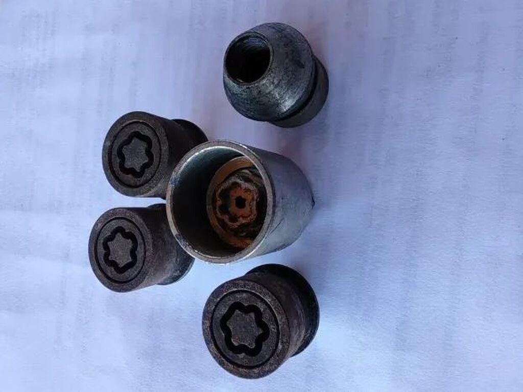 SIGURNOSNE MATICE ZA FORD KUGU | Originalne sigurnosne matice za alu
