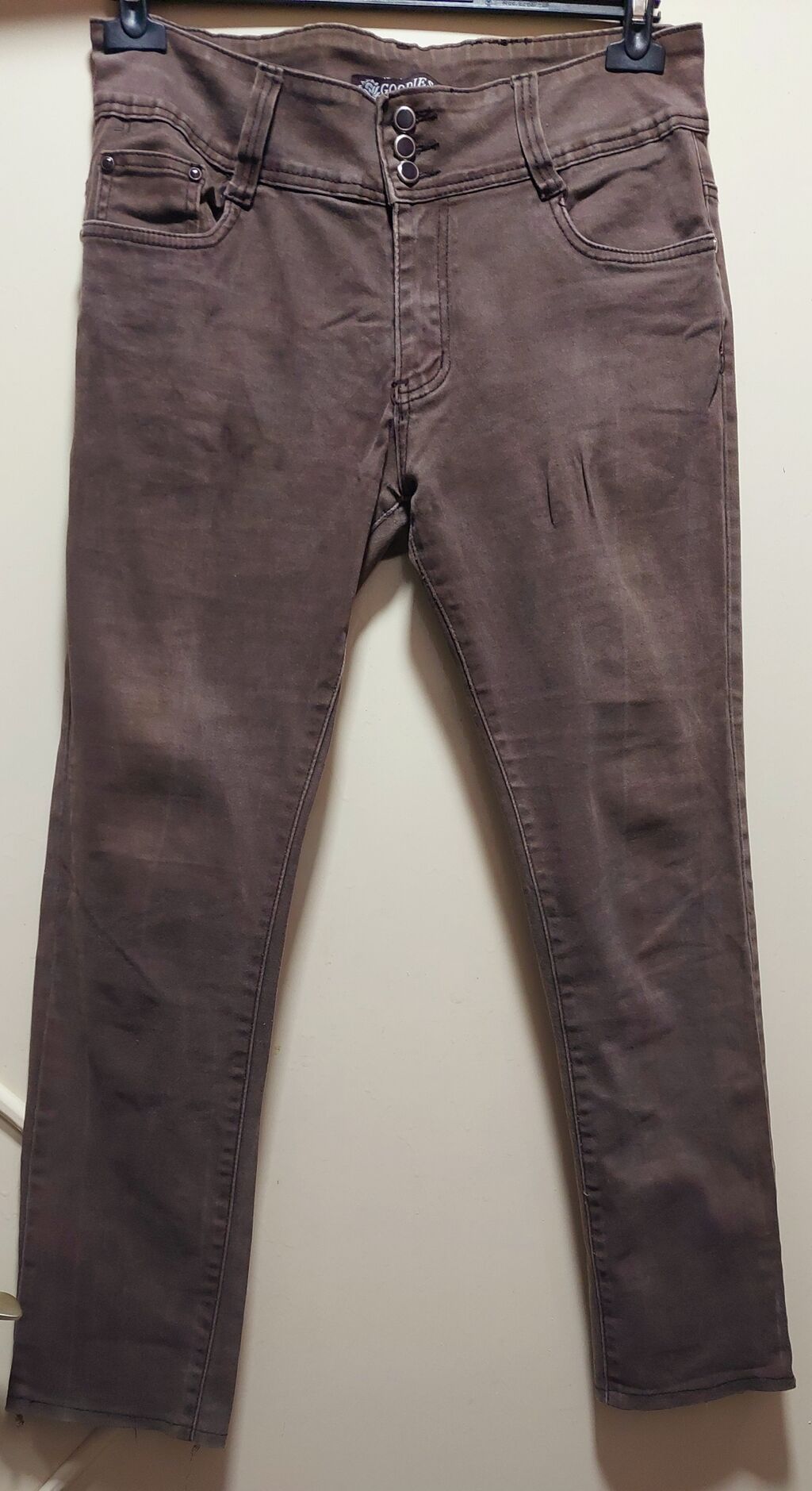 Ženske pantalone - Model: uske, visokog struka - Kopčanje: četiri
