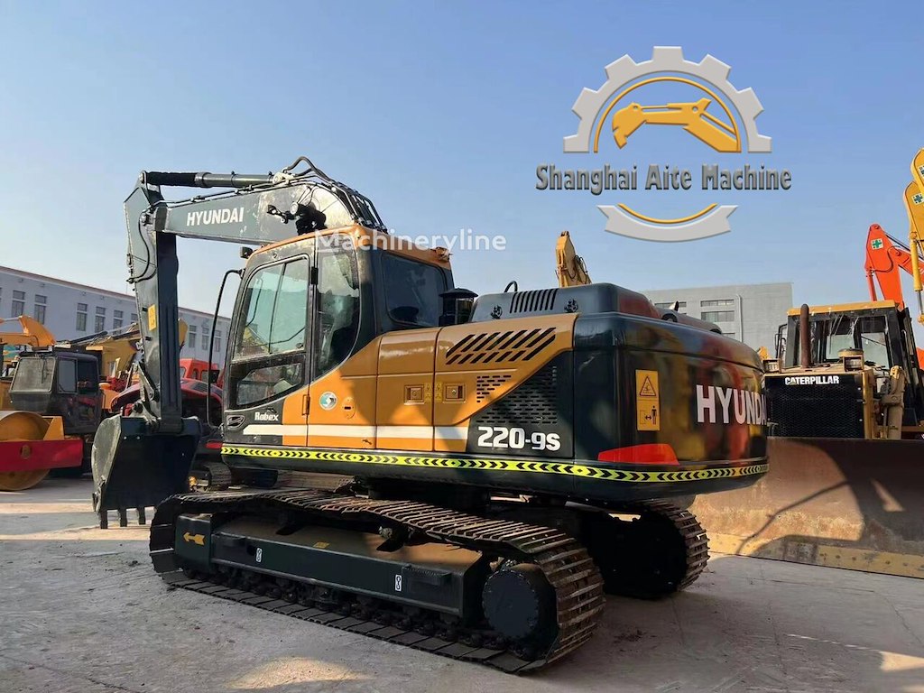 Hyundai R220 bager guseničar