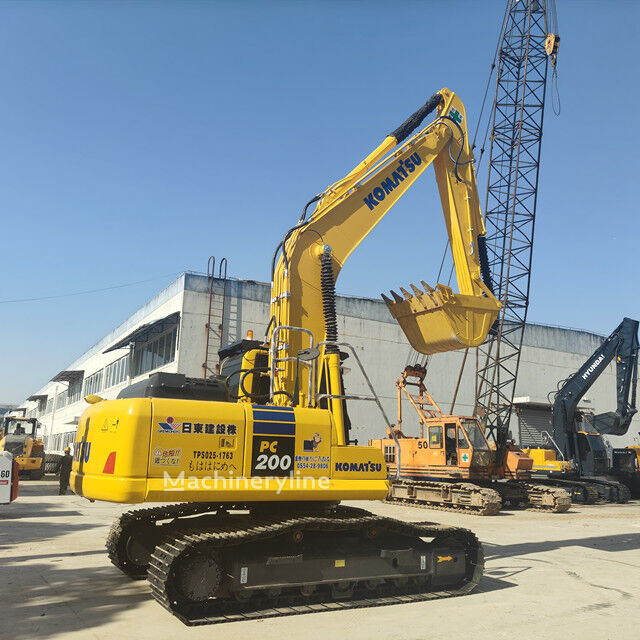 Komatsu PC200‑8 bager guseničar