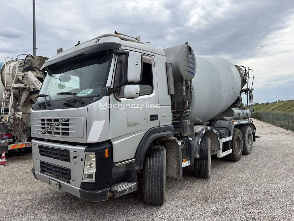 Cifa RY 1300 na šasiji Volvo FM 480 kamion s mešalicom za beton