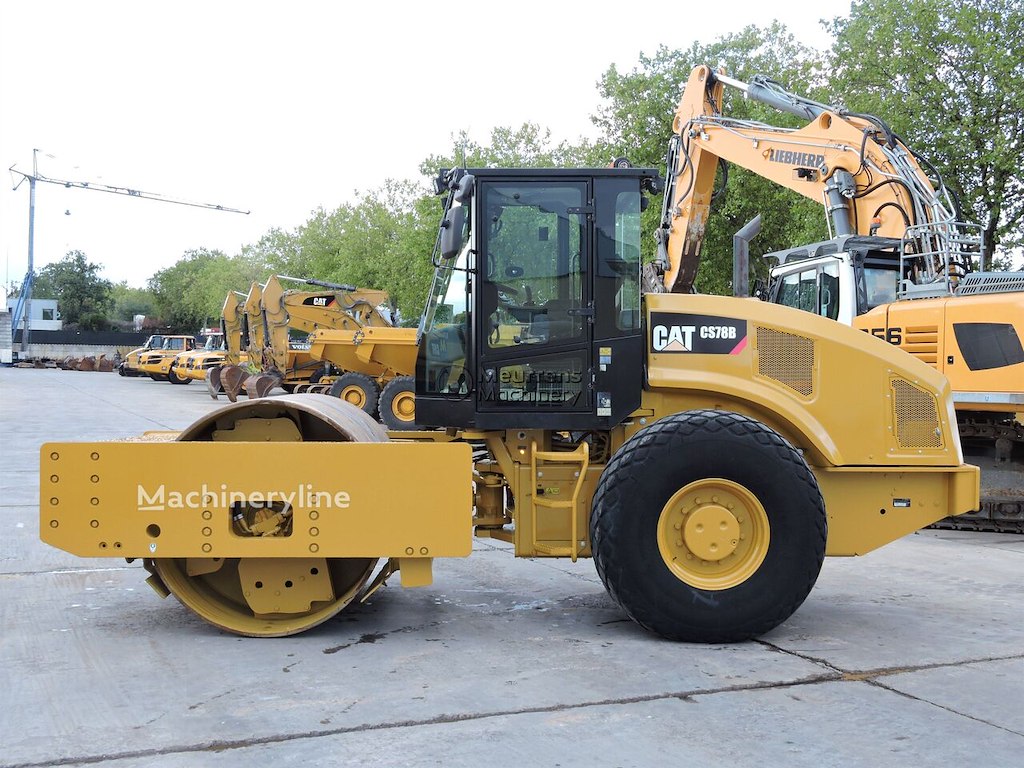 Caterpillar CS78B kompaktor s jednim valjkom