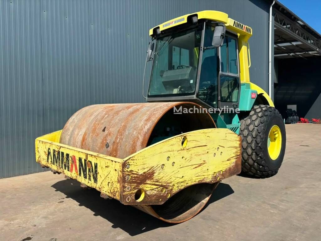 Ammann ASC110D kompaktor s jednim valjkom