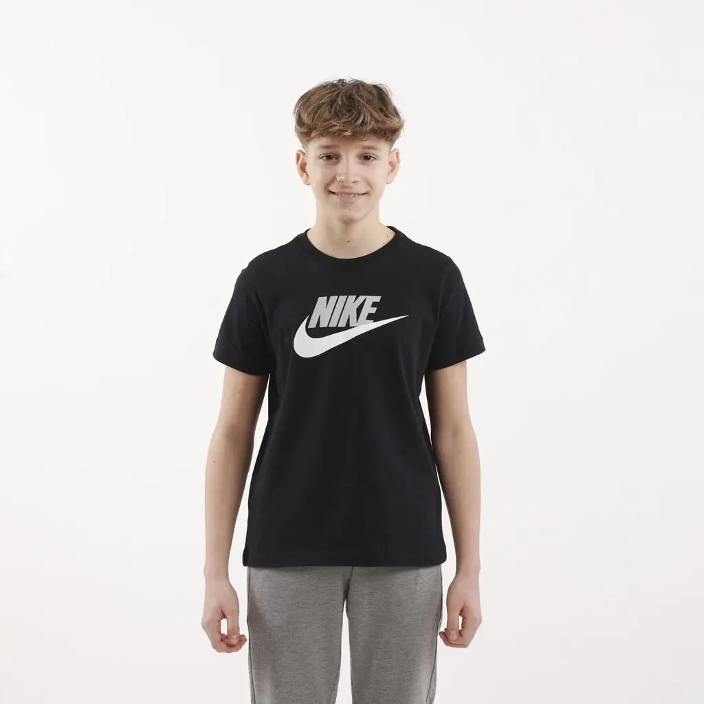 Nike Majica za dečake NSW Tee Emb Futura Hbr FZ5178-010, Crna