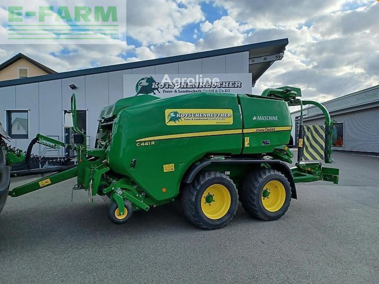John Deere c441r balirka za četvrtaste bale