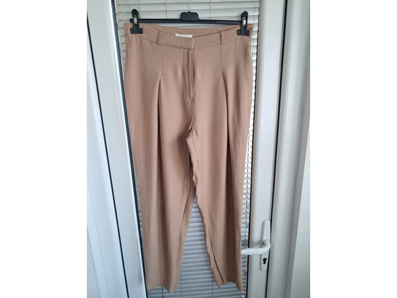 Vanvremenske kamel pantalone vel 40