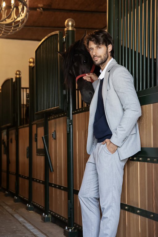 MUŠKE SLIM FIT PANTALONE SA PRUGAMA